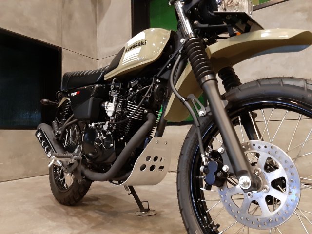 Kawasaki W175TR, varian termurah W175, namun paling keren! | motorrio